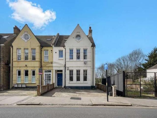 2 bed flat for sale