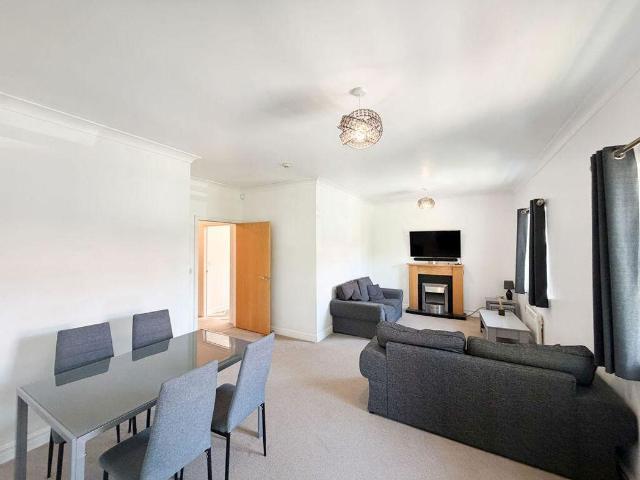 2 bed flat for sale