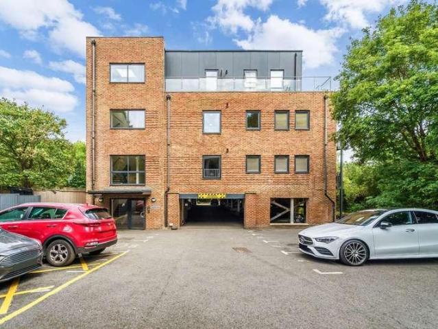 2 bed flat for sale
