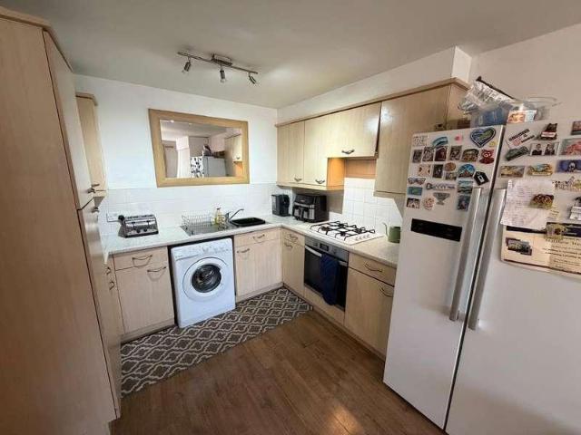 2 bed flat for sale