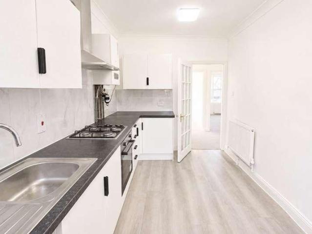 2 bed flat for sale