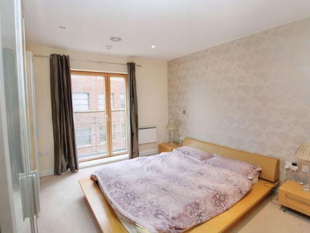 2 bed flat for sale