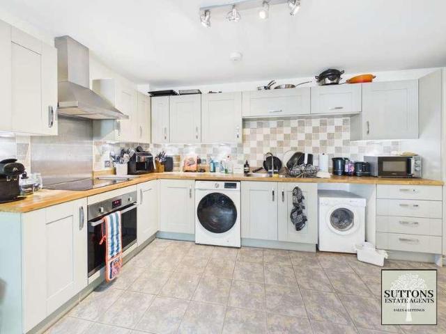 2 bed flat for sale