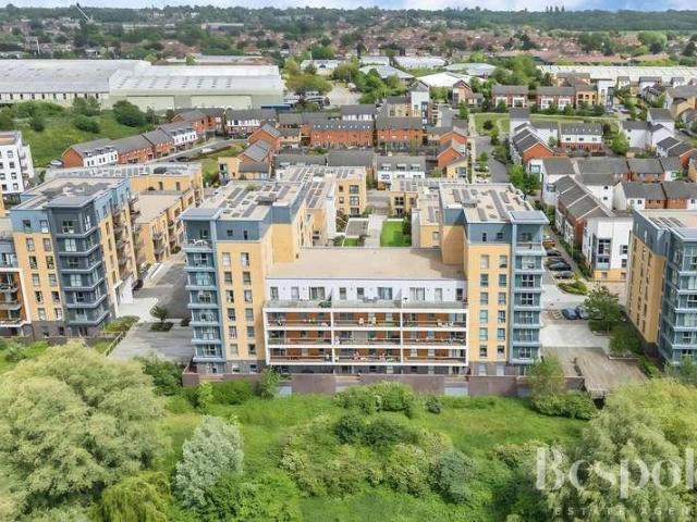 2 bed flat for sale
