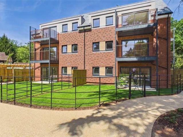 2 bed flat for sale