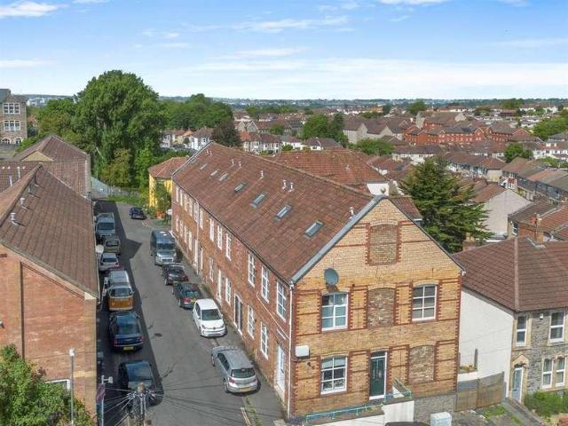 2 bed flat for sale