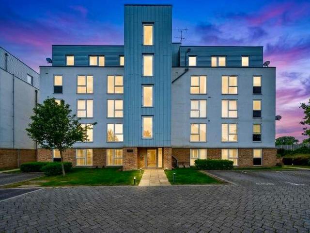 2 bed flat for sale