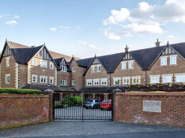 2 bed flat for sale