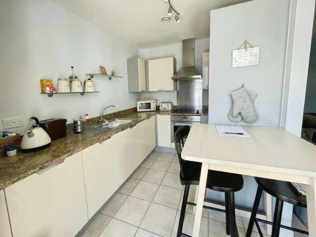 2 bed flat for sale