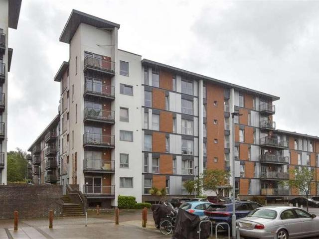 2 bed flat for sale