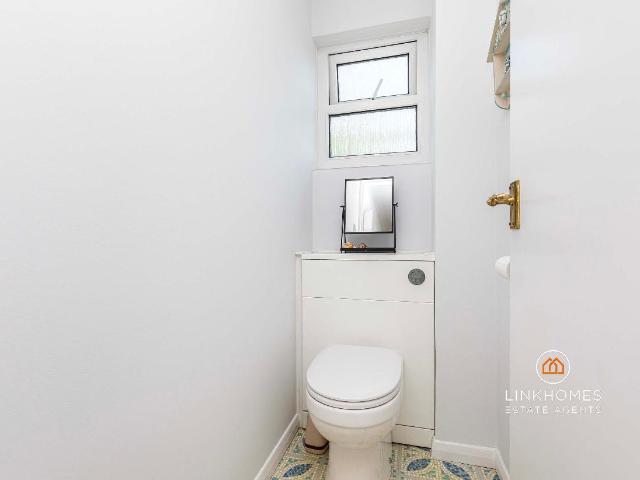 2 bed flat for sale