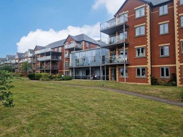 2 bed flat for sale