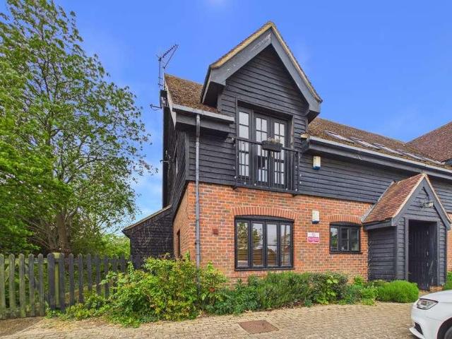 2 bed flat for sale