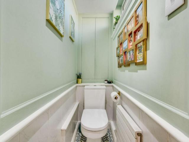 2 bed flat for sale