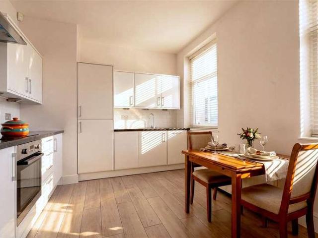 2 bed flat for sale