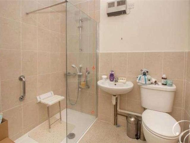 2 bed flat for sale
