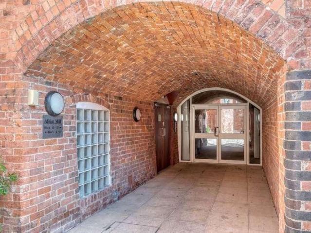 2 bed flat for sale