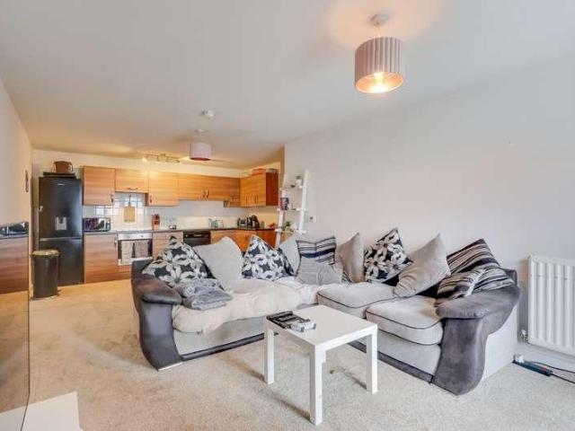 2 bed flat for sale