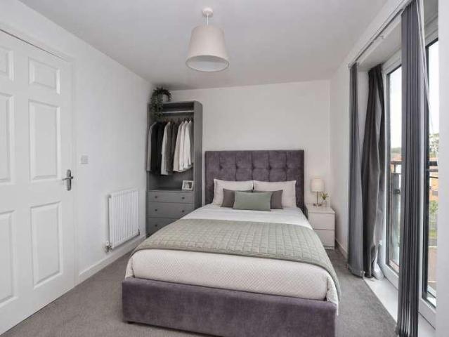 2 bed flat for sale