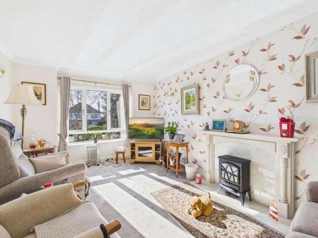 2 bed flat for sale