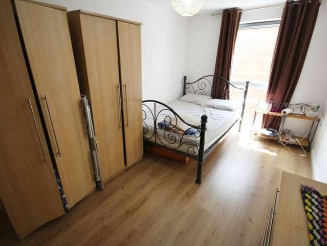 2 bed flat for sale