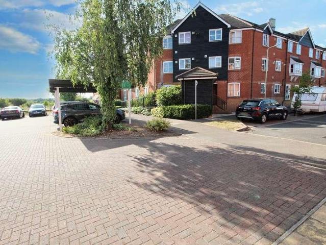 2 bed flat for sale