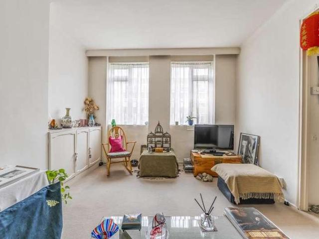2 bed flat for sale