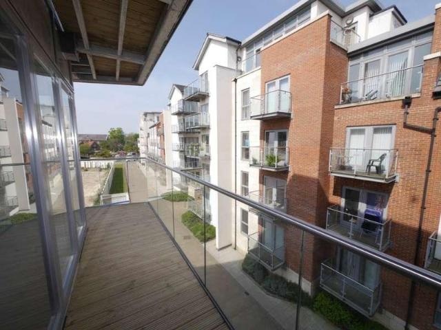 2 bed flat for sale