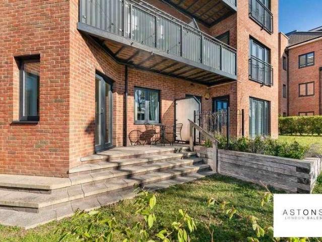 2 bed flat for sale
