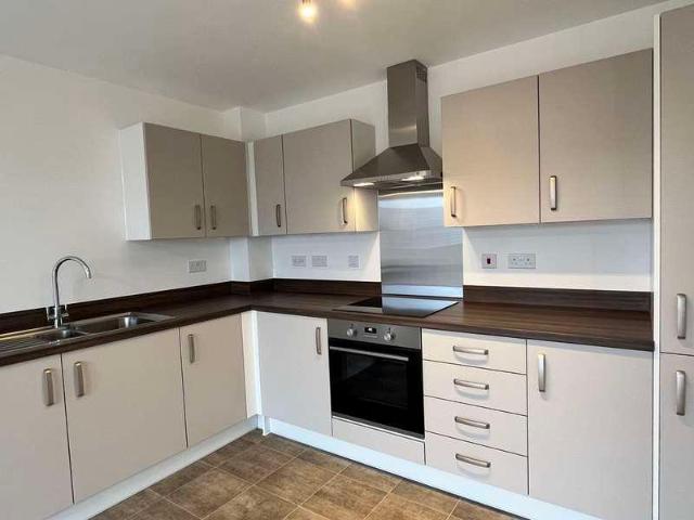 2 bed flat for sale