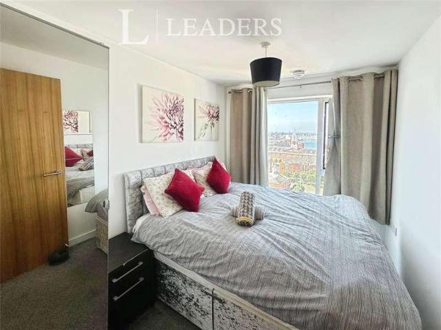 2 bed flat for sale