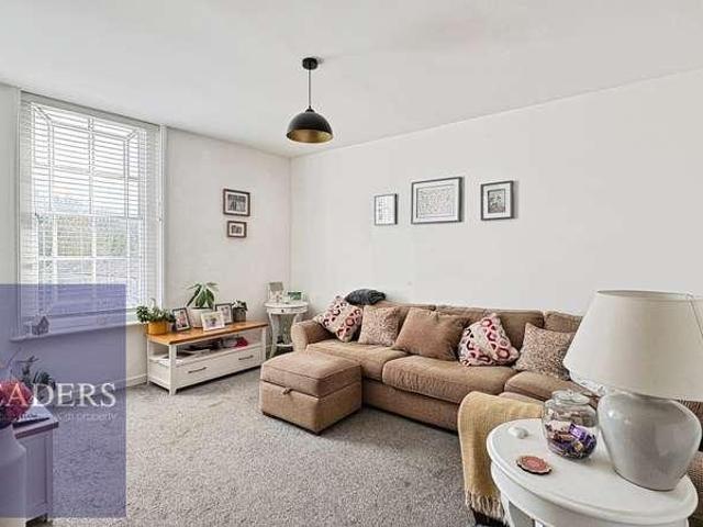 2 bed flat for sale