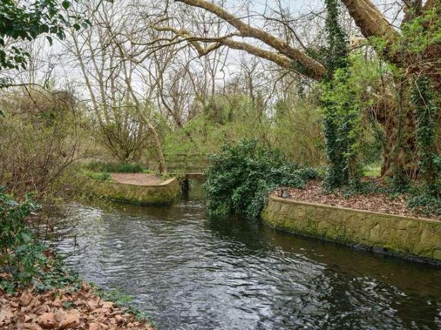 2 bed flat for sale