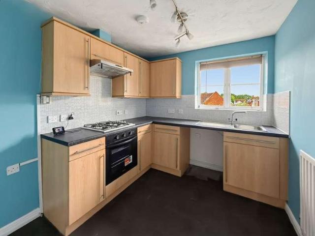 2 bed flat for sale