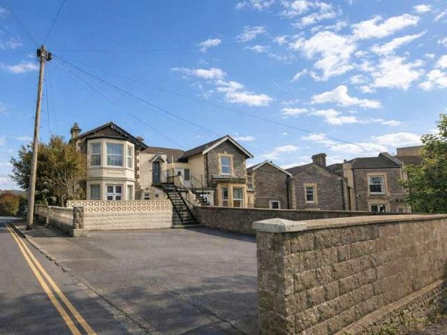 2 bed flat for sale
