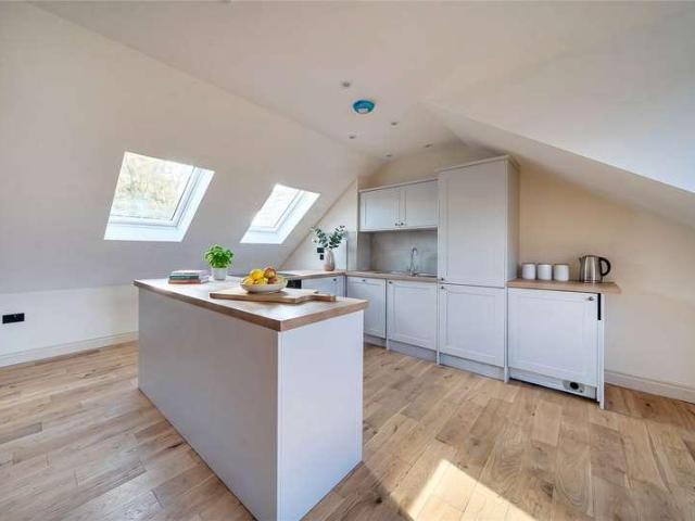 2 bed flat for sale