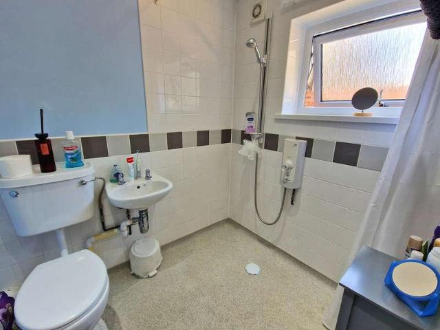 2 bed flat for sale