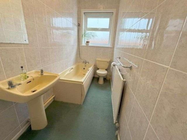 2 bed flat for sale