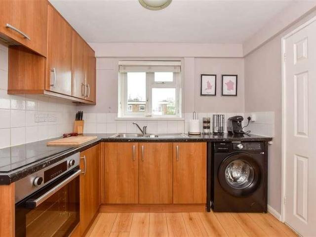 2 bed flat for sale
