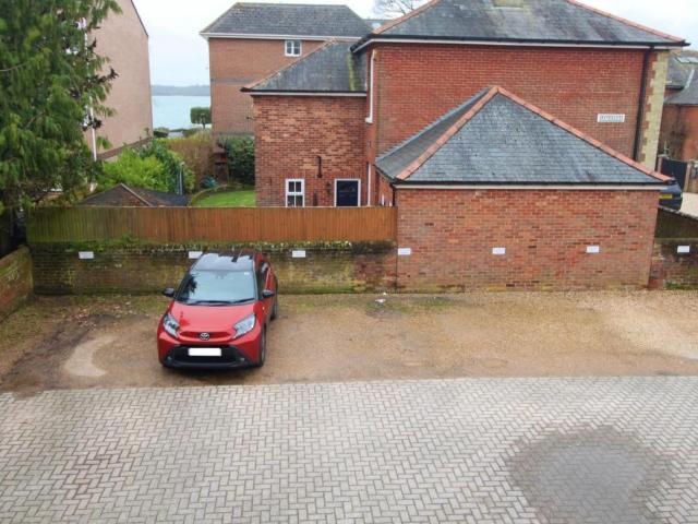 2 bed flat for sale