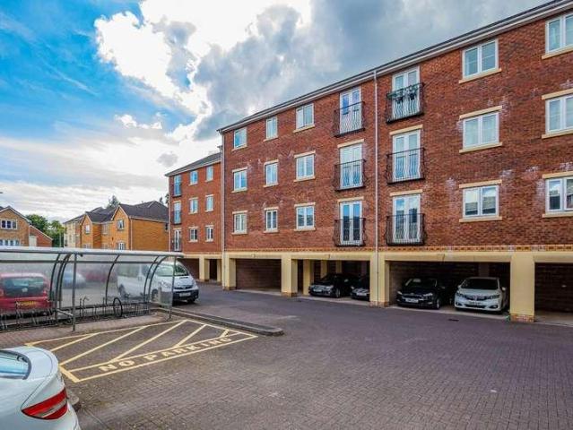 2 bed flat for sale