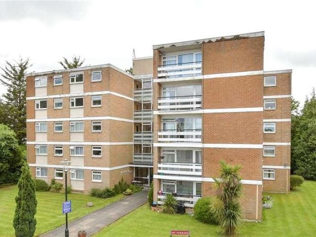 2 bed flat for sale