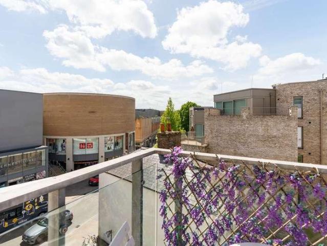 2 bed flat for sale