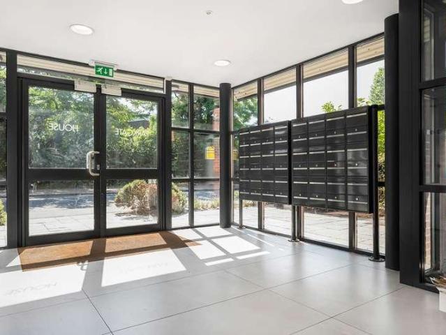 2 bed flat for sale
