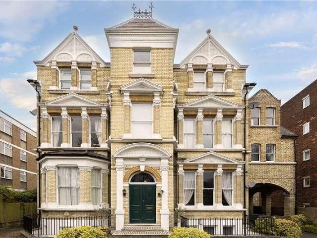 2 bed flat for sale