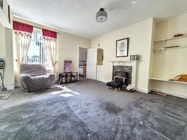 2 bed flat for sale