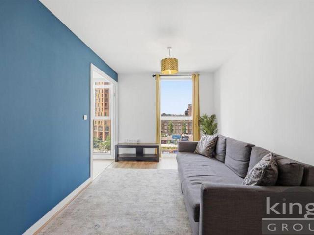 2 bed flat for sale