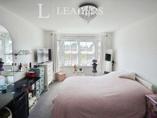 2 bed flat for sale