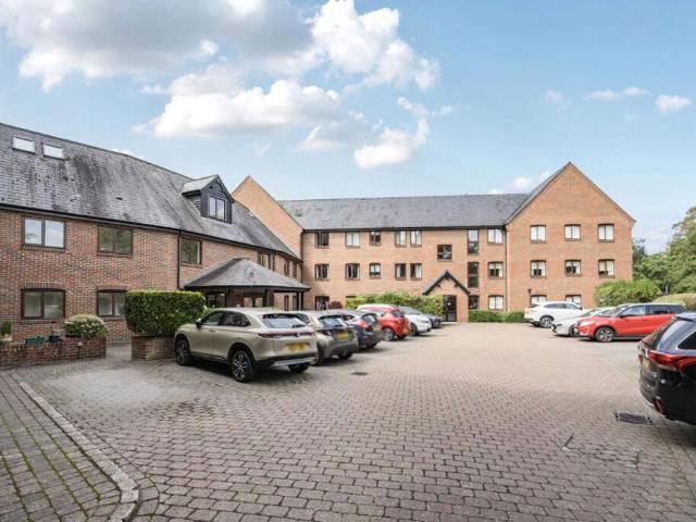 2 bed flat for sale
