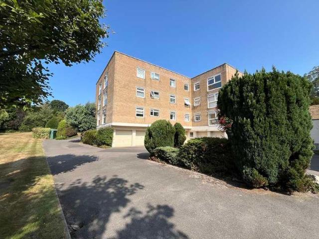 2 bed flat for sale